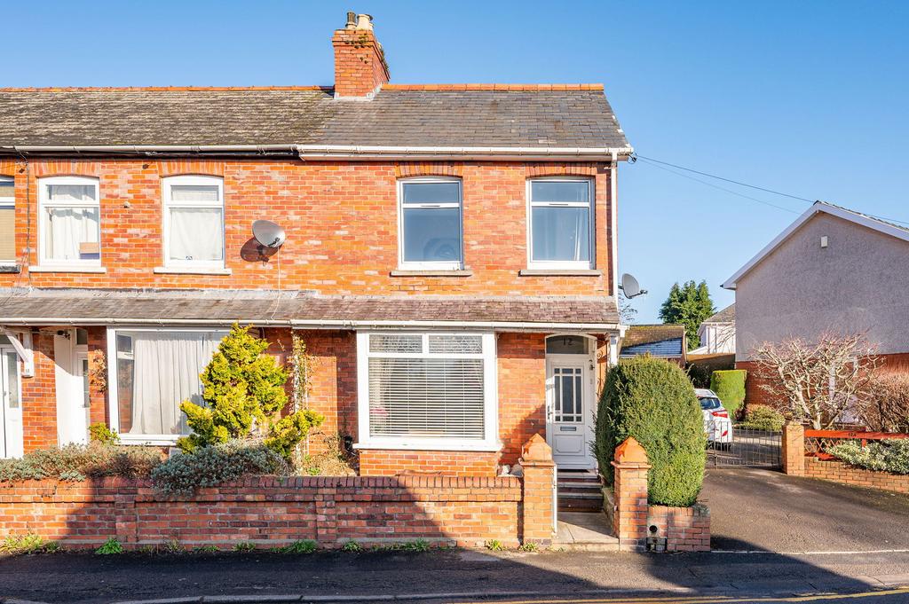 Grosvenor Road, Abergavenny NP7 3 bed end of terrace house - £270,000