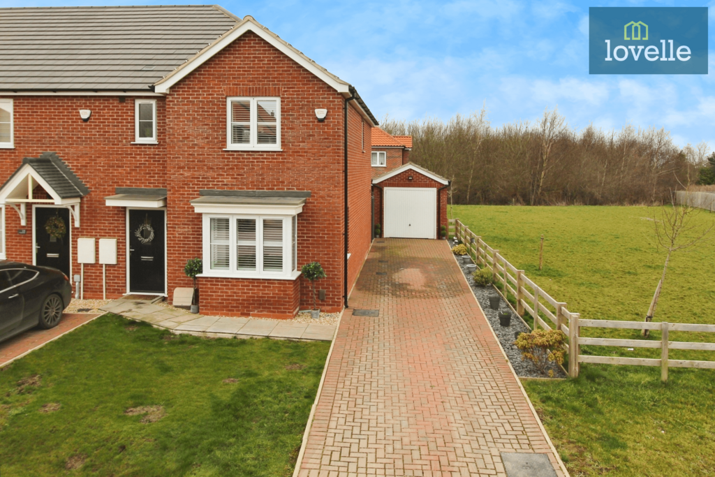 Clover Lane, Healing DN41 3 bed semi-detached house - £225,000