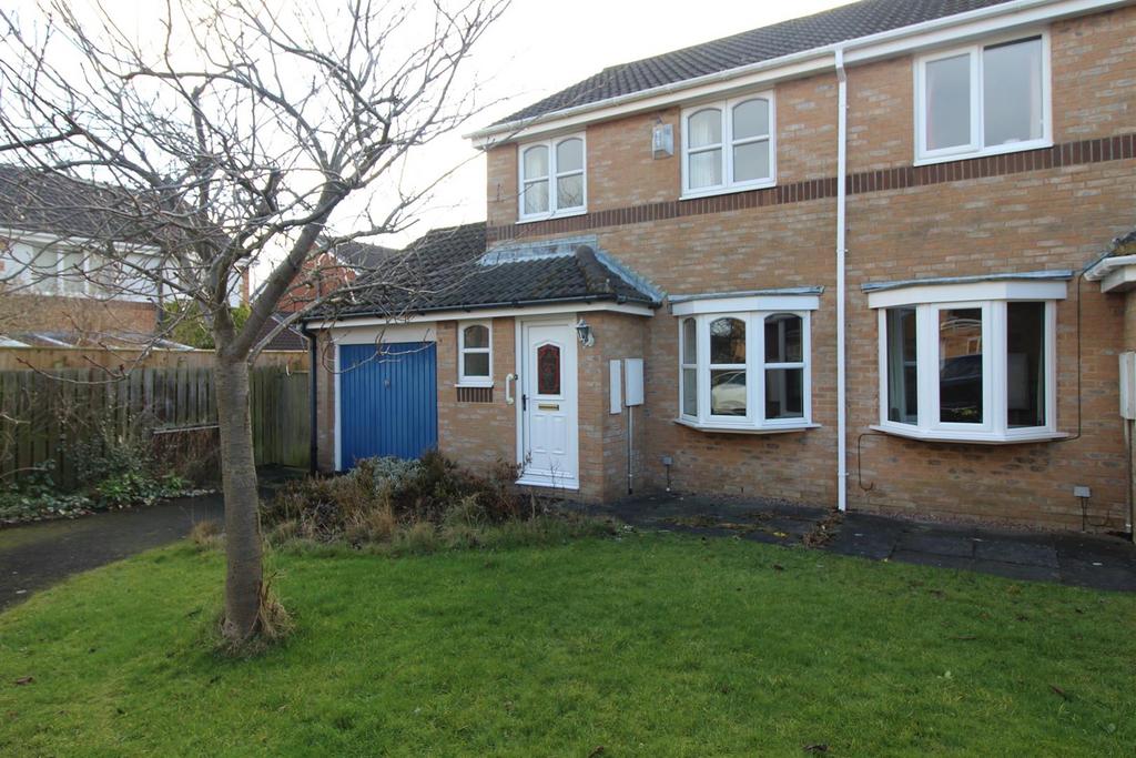 Oatfield Close, Fallowfield, Ashington 3 bed semi-detached house - £165,000