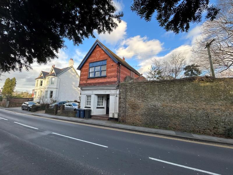 The Old Post Office, Bramley GU5 2 bed apartment - £1,595 pcm (£368 pw)