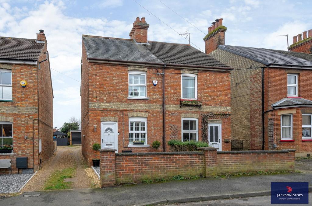 Windmill Road, Flitwick... 2 bed semi-detached house - £335,000