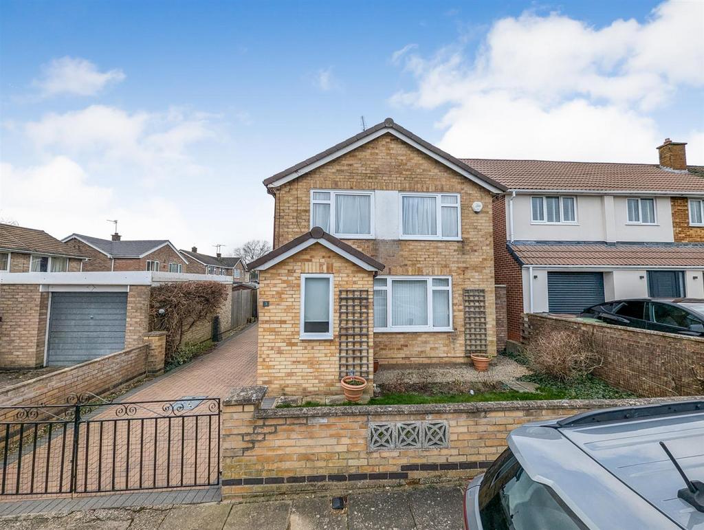 Howard Avenue, Corby NN17 3 bed detached house - £268,000