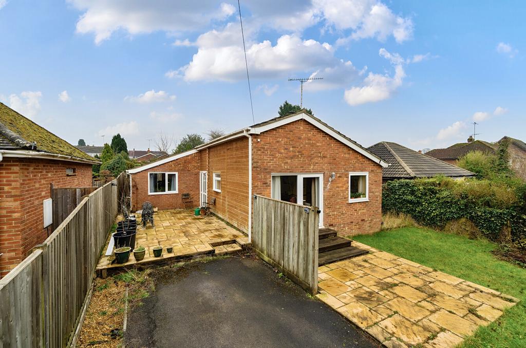 New Farm Road, Alresford, Hampshire... 3 bed bungalow - £500,000