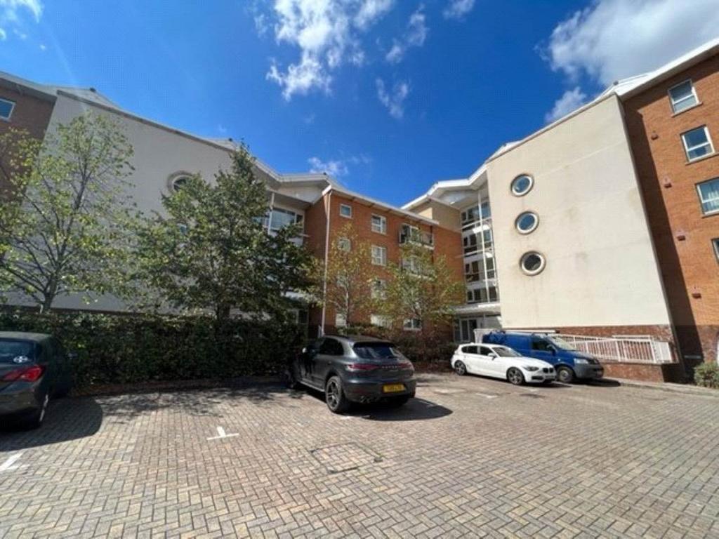 Faro House, Talisien Court, Century... 2 bed flat to rent - £1,250 pcm ...