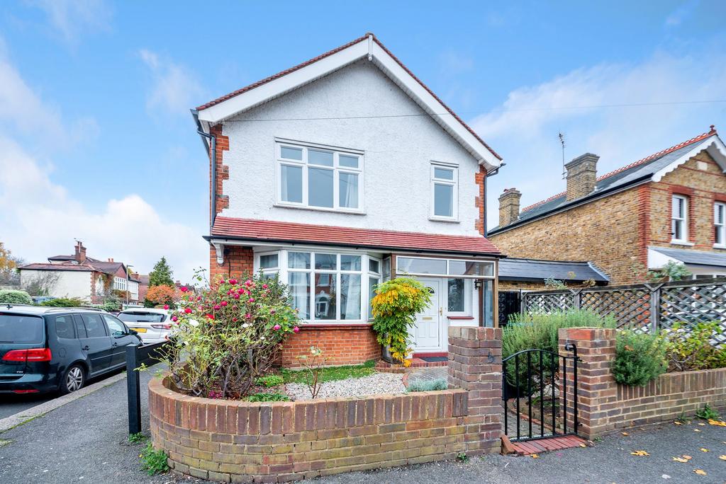 Thornhill Road, Surbiton KT6 4 bed detached house to rent - £2,750 pcm ...