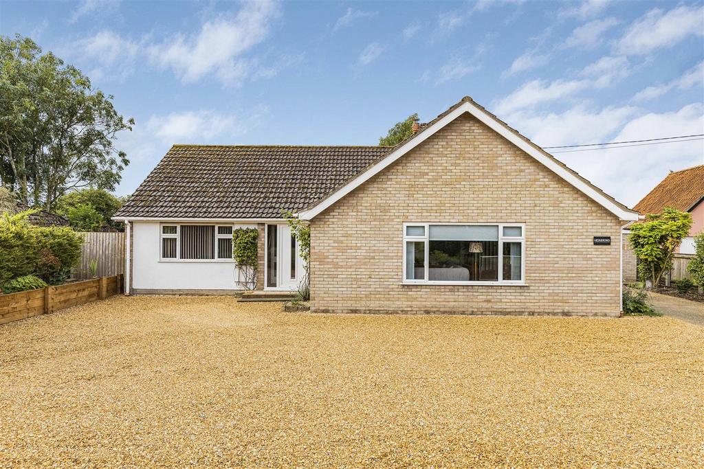 Fordham Road, Freckenham IP28 4 bed detached bungalow for sale - £449,995