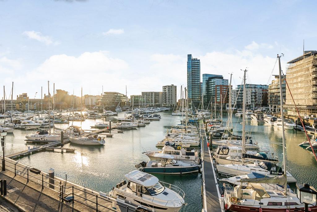 Channel Way, Ocean Village... 2 bed flat for sale - £350,000