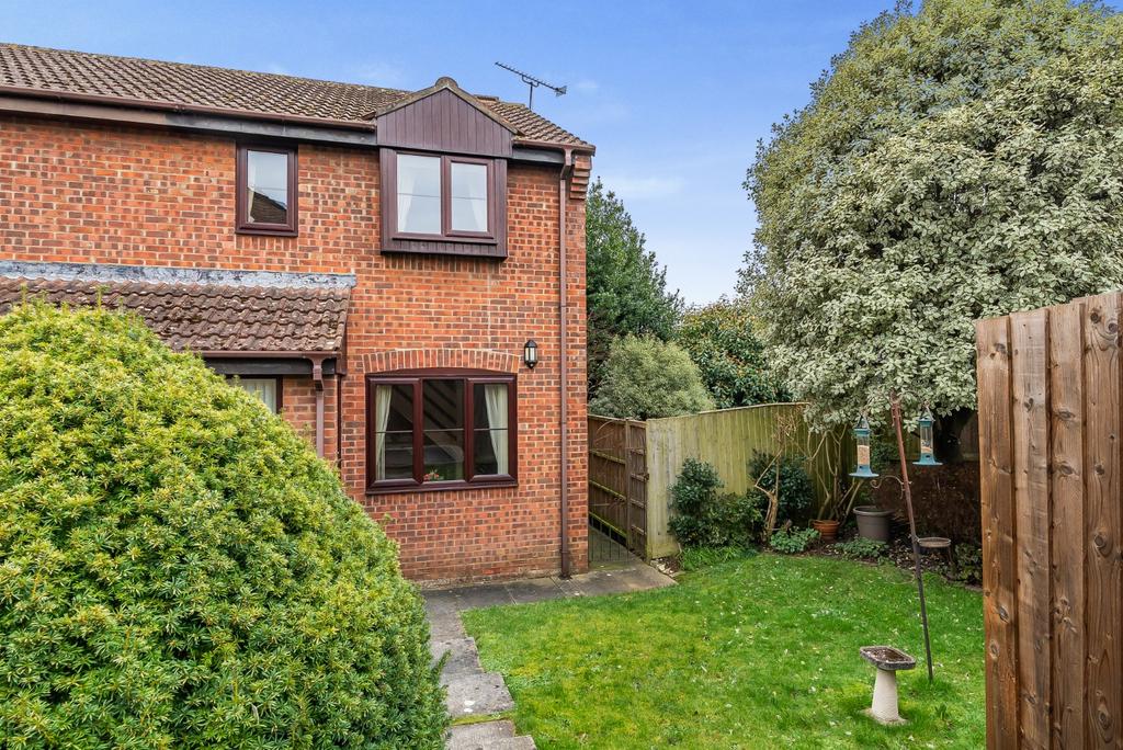Bircham Road, Taunton TA2 2 bed semi-detached house - £200,000