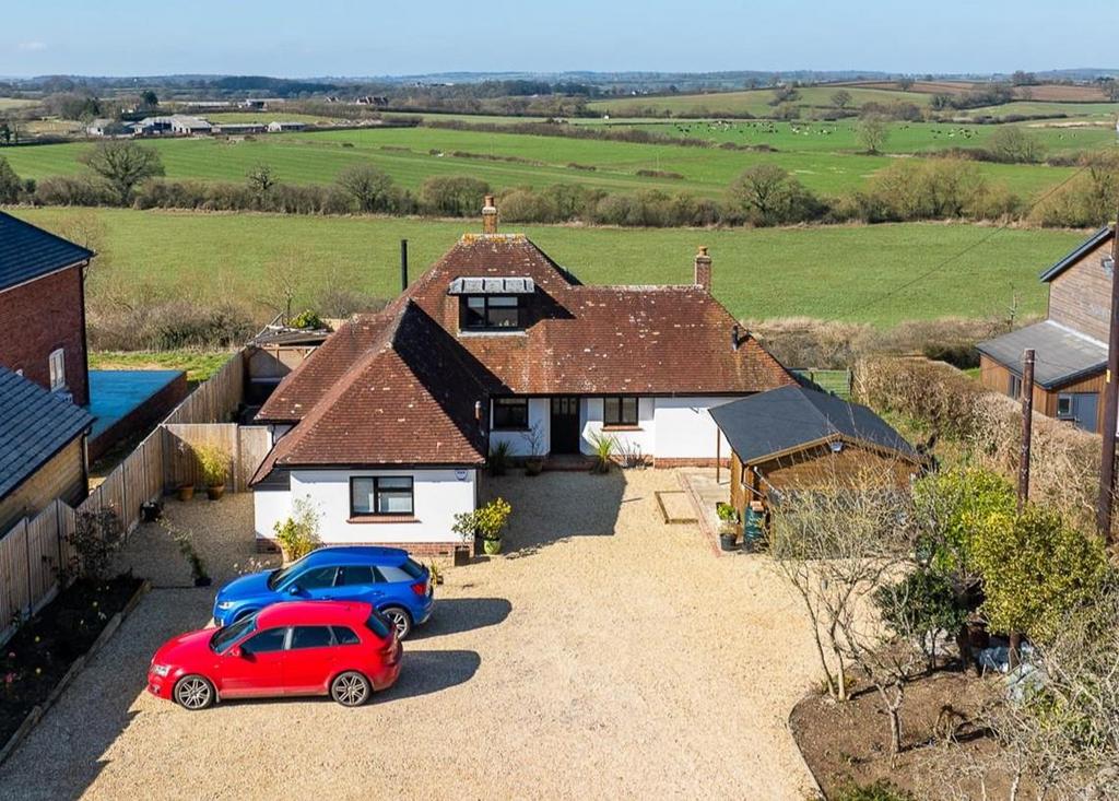 Bath Road, Sturminster Newton 4 bed detached bungalow for sale - £750,000