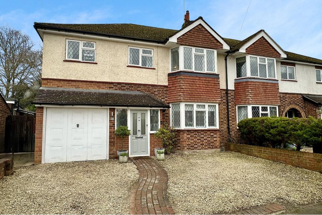 Chillingham Way, CAMBERLEY GU15 4 bed semi-detached house for sale - £ ...