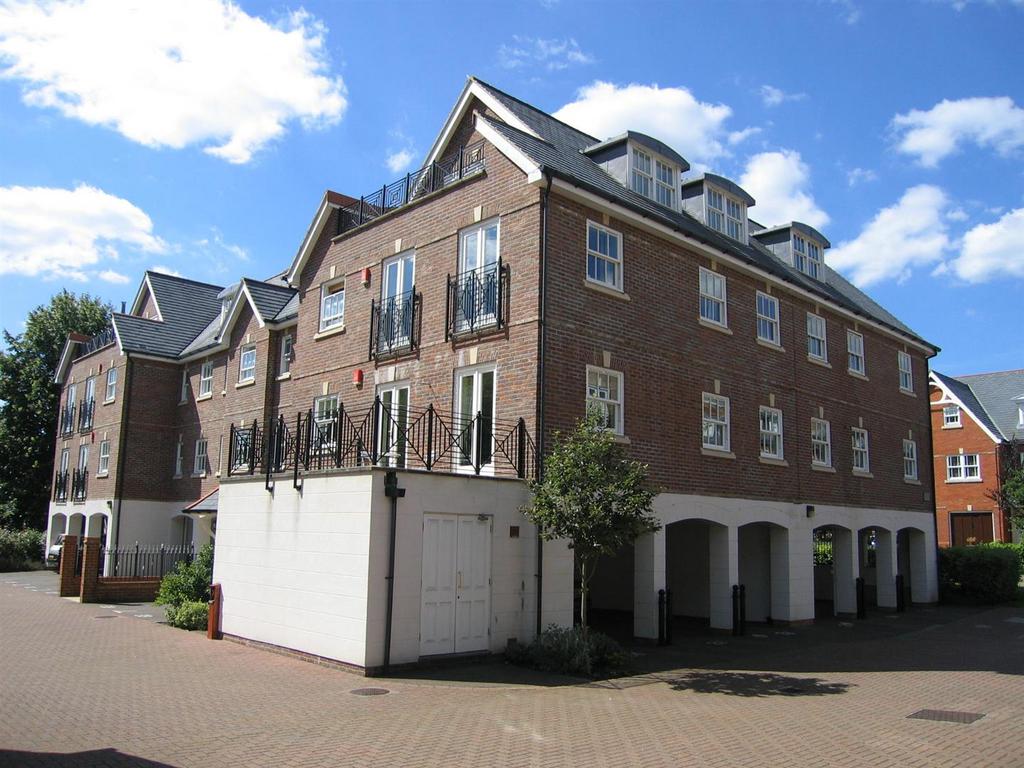 Sells Close, Guildford GU1 2 bed flat to rent - £1,650 pcm (£381 pw)