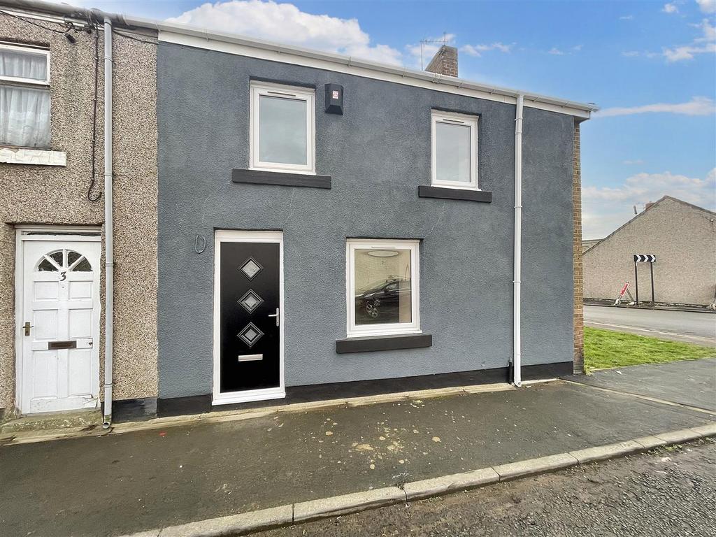 Eppleton Row, Houghton Le Spring DH5 3 bed end of terrace house - £75,000