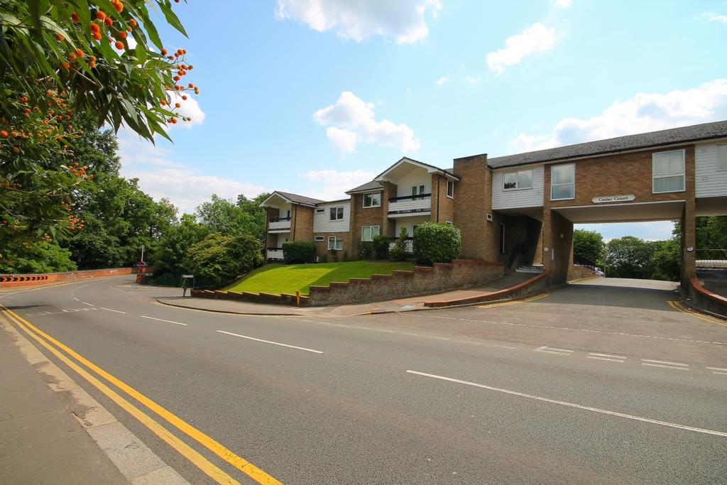 Station Road, Epping, CM16 1 bed flat - £1,300 pcm (£300 pw)