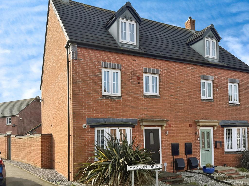 Maroon Drive, Burbage 4 bed semi-detached house for sale - £300,000