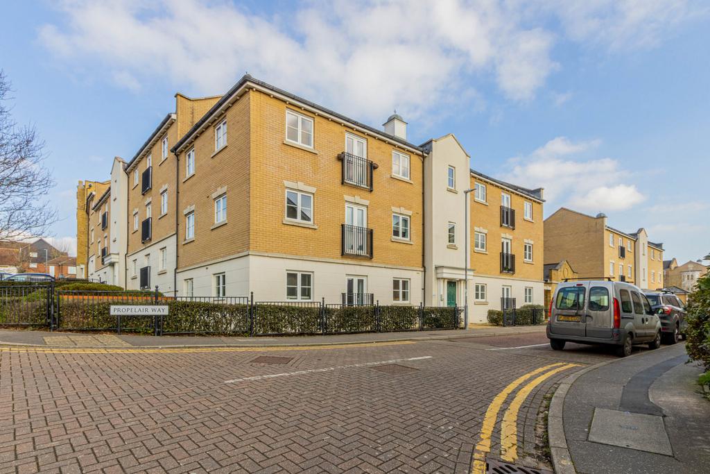 Propelair Way, Colchester, CO4 2 bed flat - £185,000