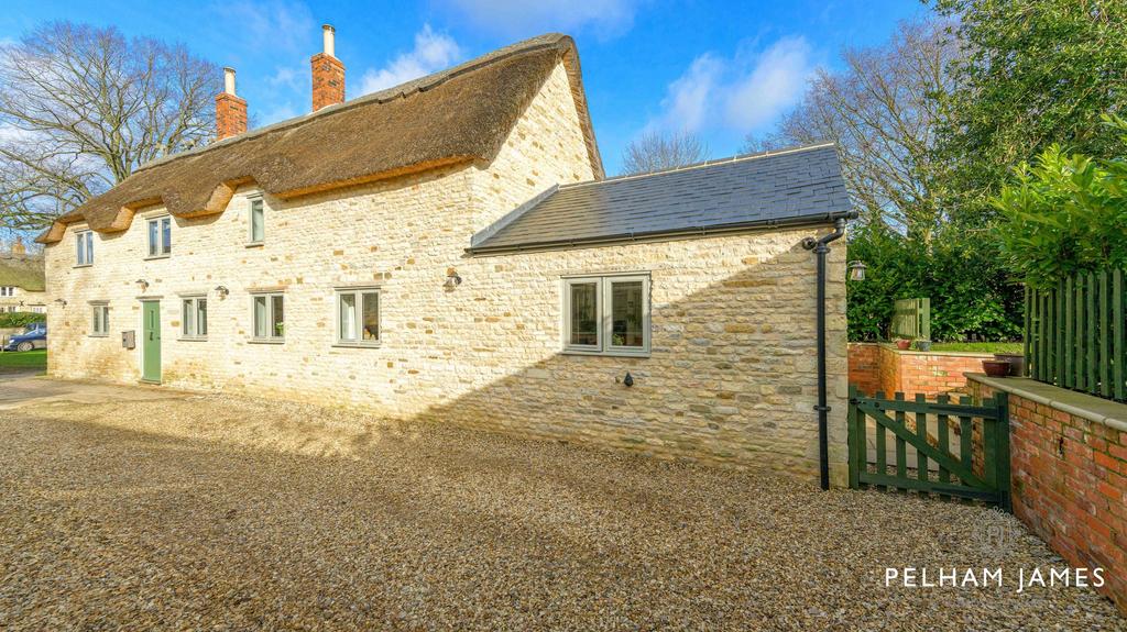 Main Street, Cottesmore, LE15 3 bed cottage for sale - £570,000