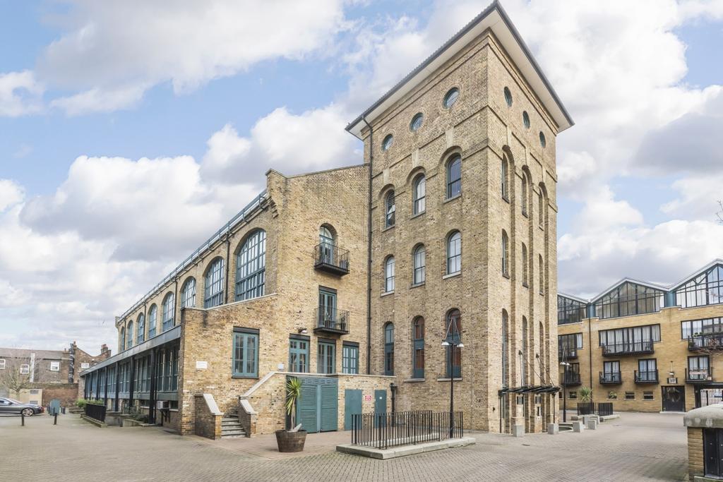 Burrells Wharf Square, E14 3TH 1 bed flat for sale - £300,000