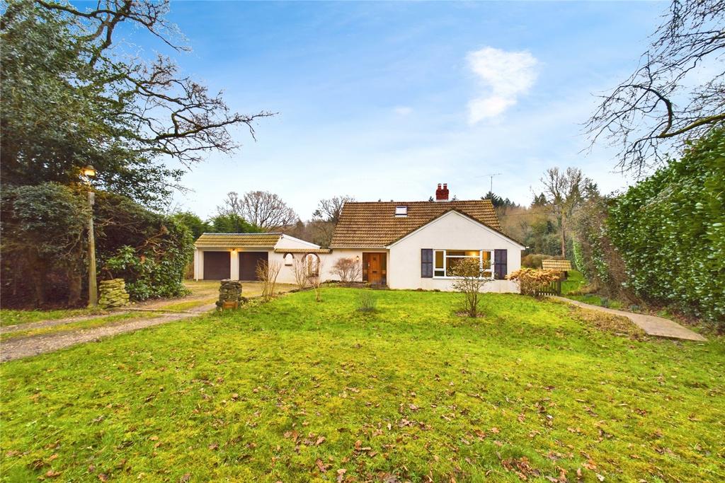 Chapel Row, Reading, Berkshire, RG7 4 bed detached house - £2,500 pcm ...