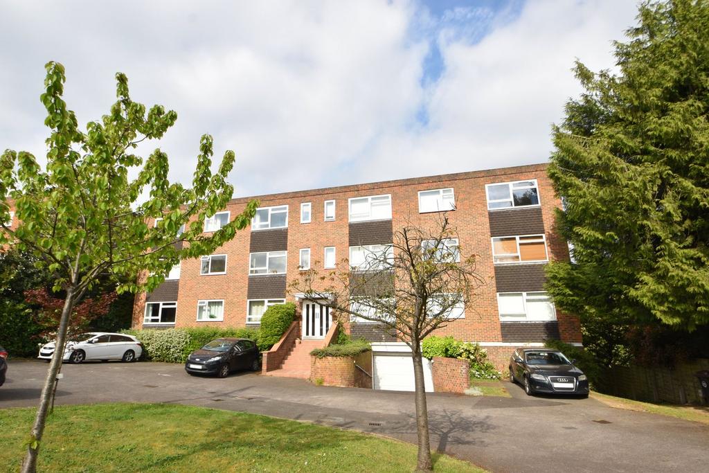 Oatlands Drive, Weybridge, KT13 2 bed apartment - £425,000
