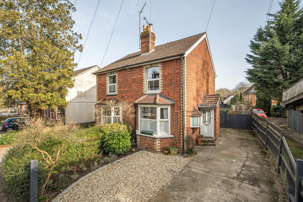 Horsell Moor, Horsell, Woking, GU21 3 bed semi-detached house - £645,000