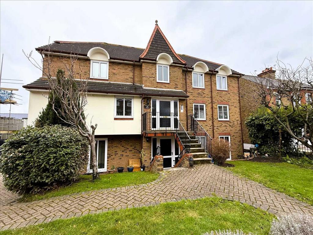 Wycliffe House, Old Road East, Gravesend 2 bed apartment for sale - £ ...