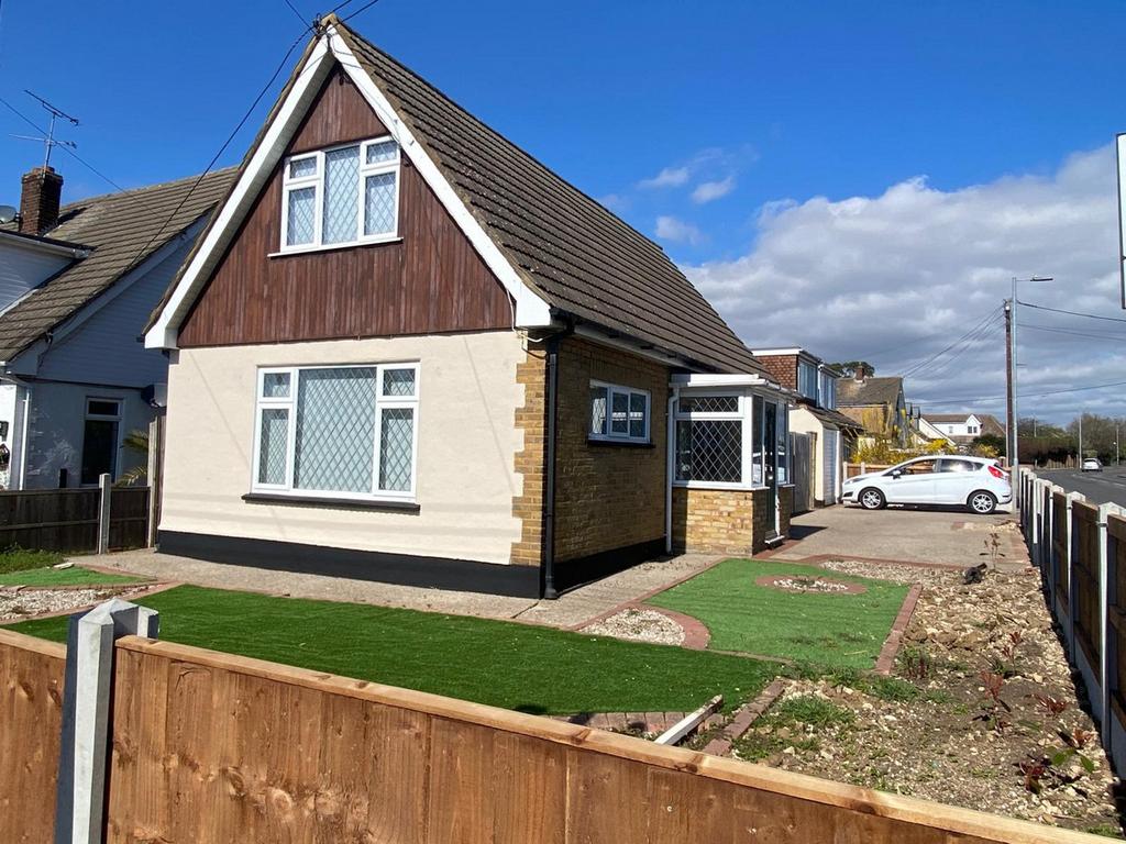 Kents Hill Road, Benfleet, SS7 2 bed chalet for sale - £365,000