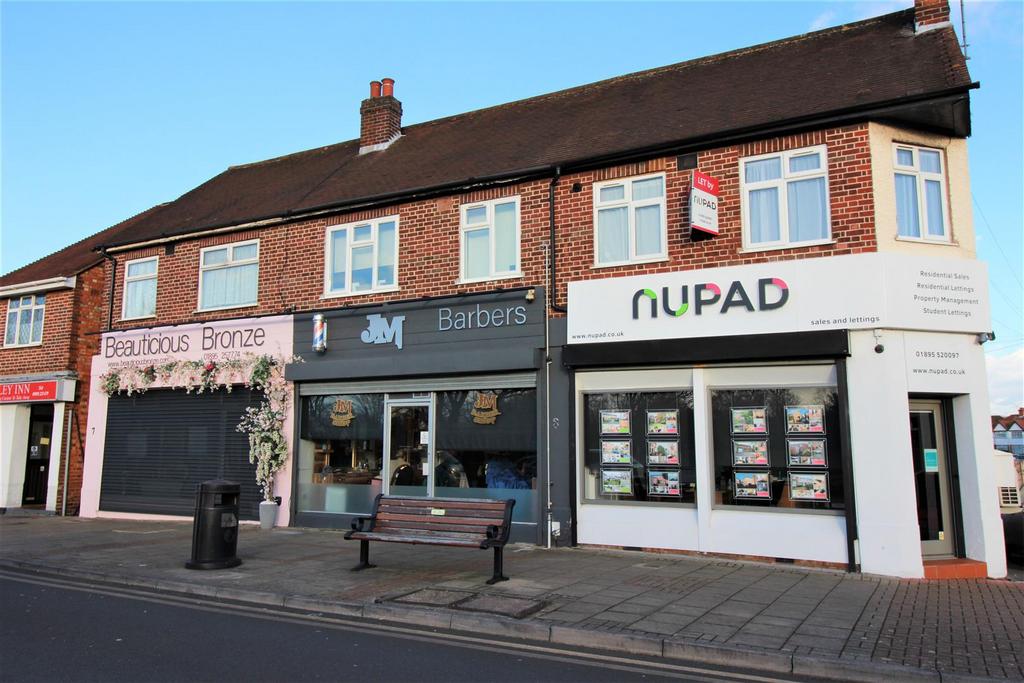 Dellfield Parade, Uxbridge 3 bed flat - £1,686 pcm (£389 pw)