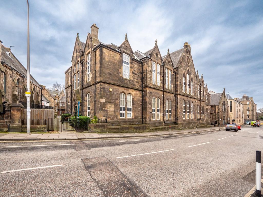 37/7 Rodney Street, Edinburgh, EH7 3 bed flat - £540,000