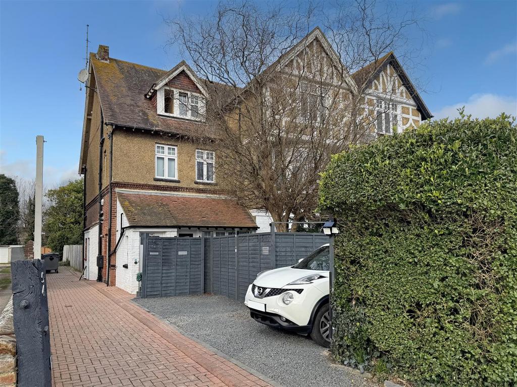 Norfolk Road, Littlehampton BN17 1 bed apartment - £140,000
