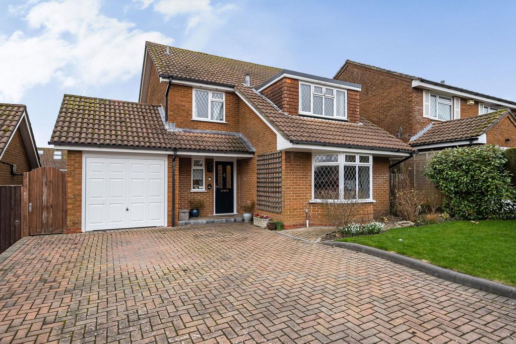 Greenbirch Close, Basingstoke, RG22 5JL 4 bed detached house - £575,000