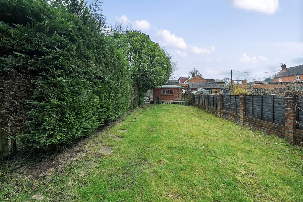 Liphook 2 bed house for sale - £350,000