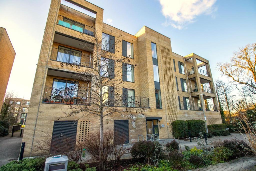 Seekings Close, Trumpington, Cambridge 2 bed apartment - £1,800 pcm (£ ...