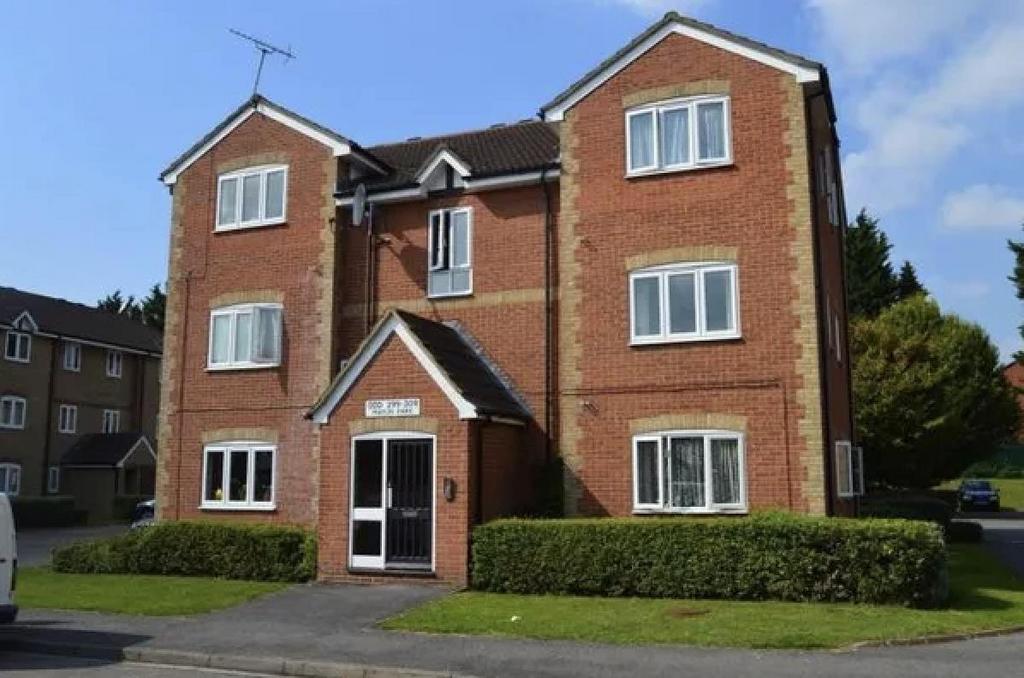 Maplin Park, Slough SL3 1 bed flat - £1,150 pcm (£265 pw)