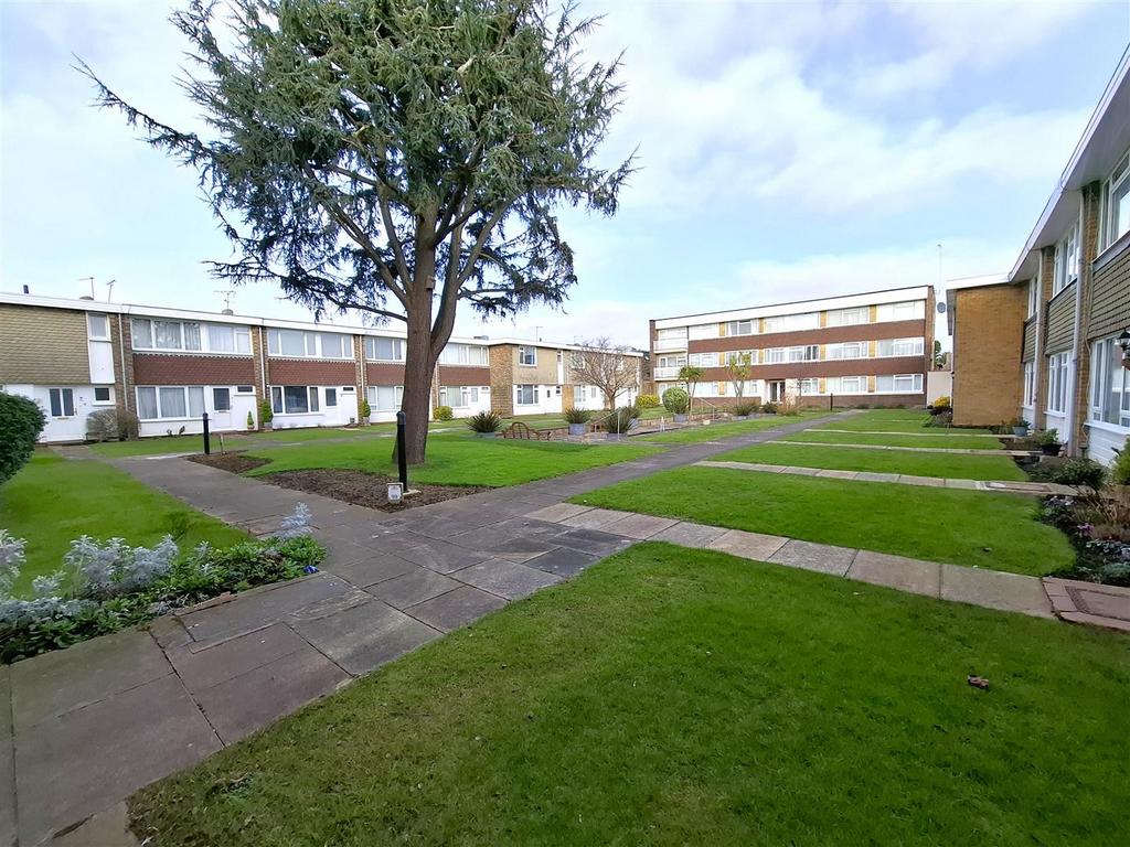 Bramber Square, Rustington 2 bed terraced house for sale - £280,000