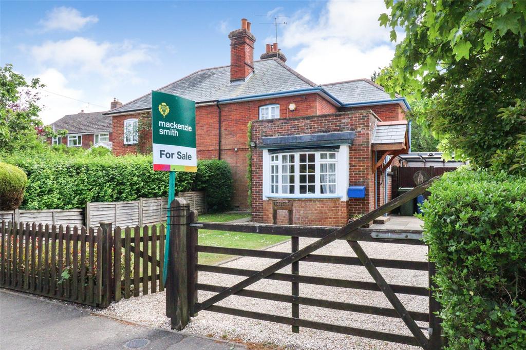 The Street, Fleet GU51 3 bed semi-detached house for sale - £475,000