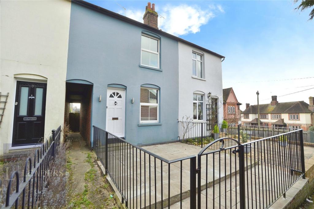 Bois Field Terrace, Halstead, Essex 3 bed house for sale - £300,000