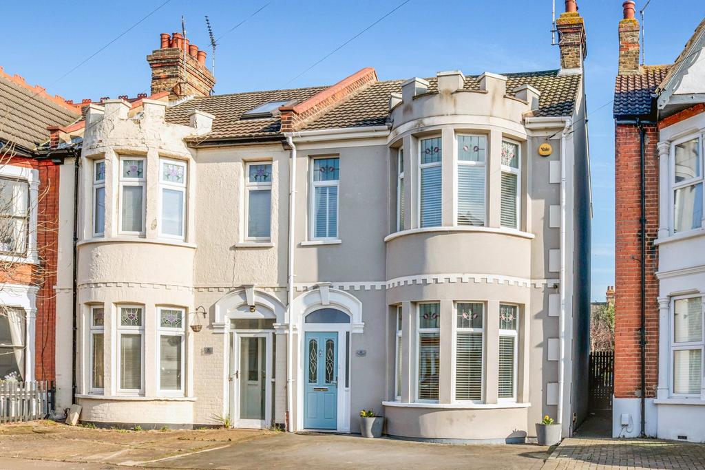 Chester Avenue, Thorpe Bay SS1 3 bed end of terrace house for sale - £ ...