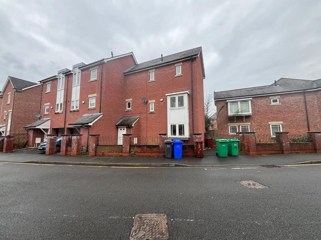 Mackworth Street, Manchester M15 4 bed semi-detached house - £220,000
