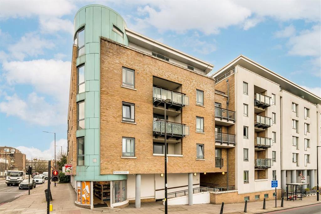 Wapping Lane, London E1W 1 bed flat to rent - £1,699 pcm (£392 pw)