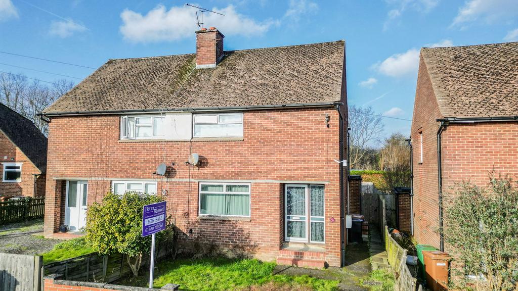 Close Proximity To Cranbrook High Street 2 bed semi-detached house - £ ...