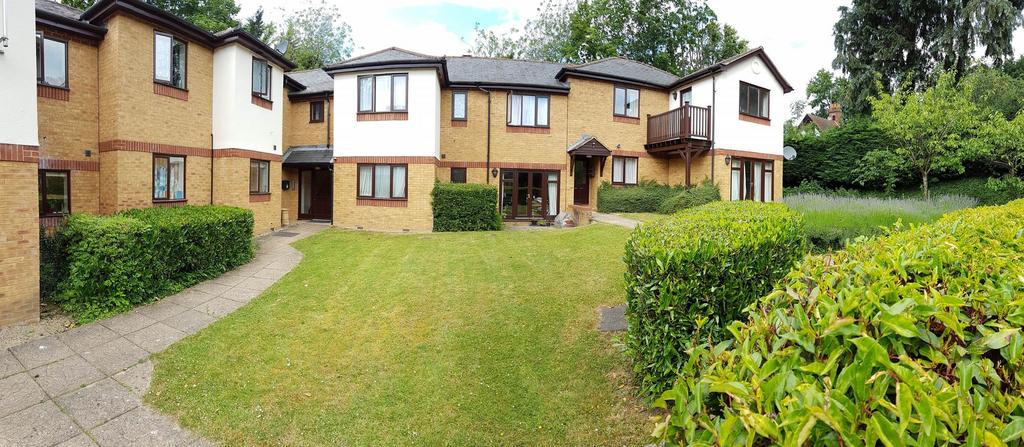 London Road, Loudwater, HP10 1 bed flat - £945 pcm (£218 pw)