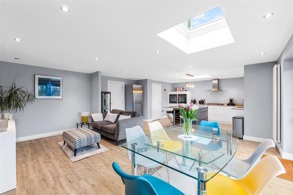 Eastnor Road, Reigate, Surrey, RH2 3 bed detached house for sale - £765,000