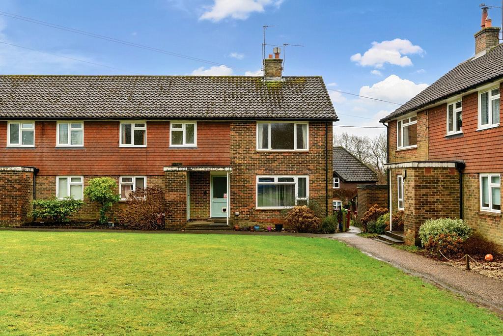 Nell Ball, Plaistow, RH14 2 bed flat - £200,000