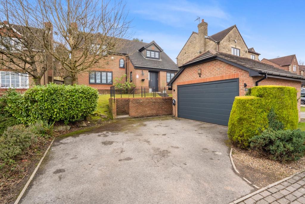 Wike Ridge Mount, Leeds 4 bed detached house - £690,000