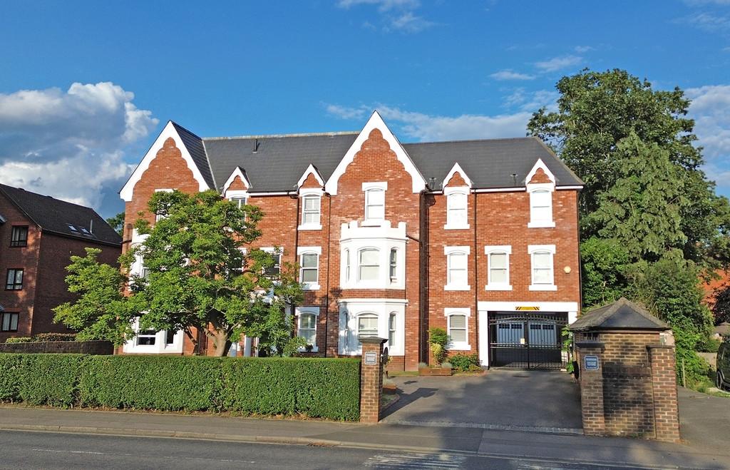 Wyndham Hall, Horsham 2 bed apartment for sale - £430,000