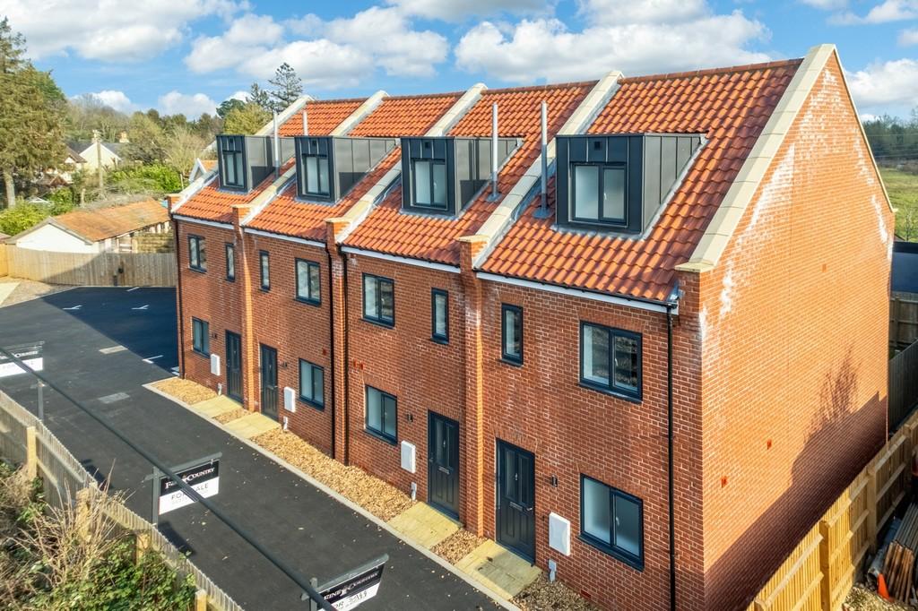Mellis, Eye 3 bed mews - £270,000