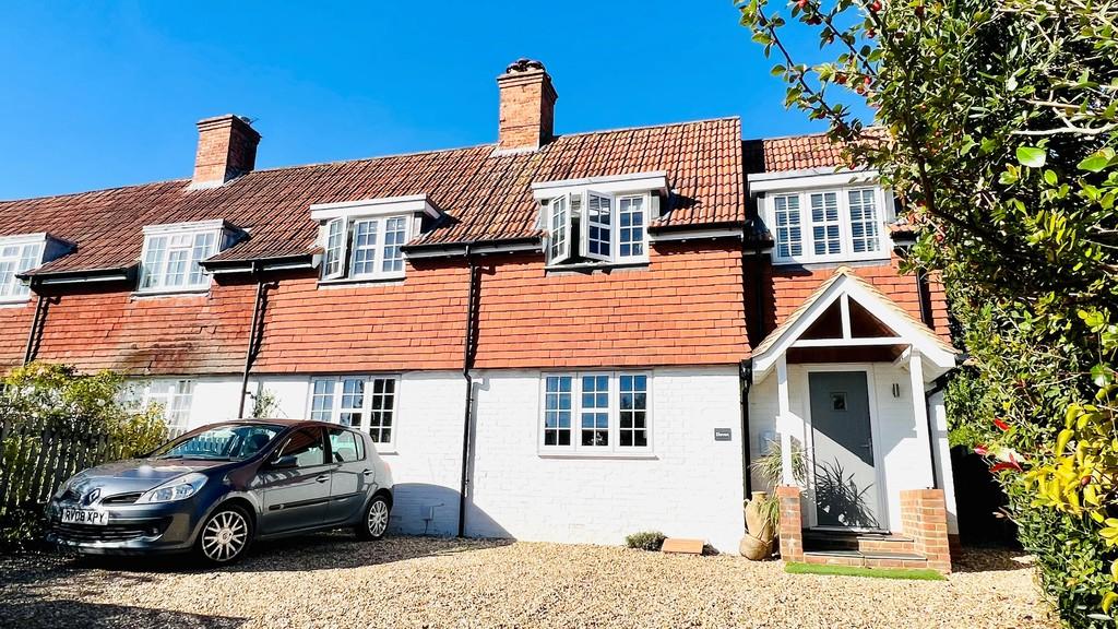 Tilmore Gardens, Petersfield GU32 4 bed semi-detached house to rent - £ ...