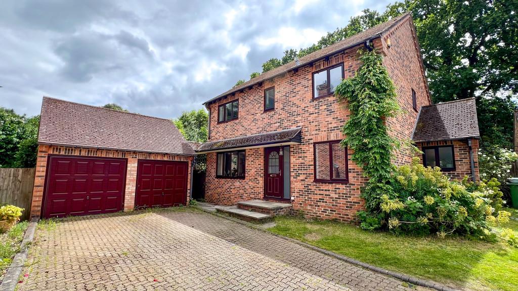 Head Down, Petersfield GU31 4 bed detached house - £875,000