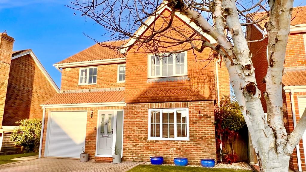 Wetherdown, Petersfield GU31 4 bed detached house - £825,000