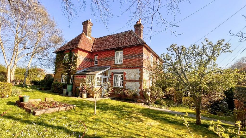 Petersfield GU31 3 bed semi-detached house - £875,000